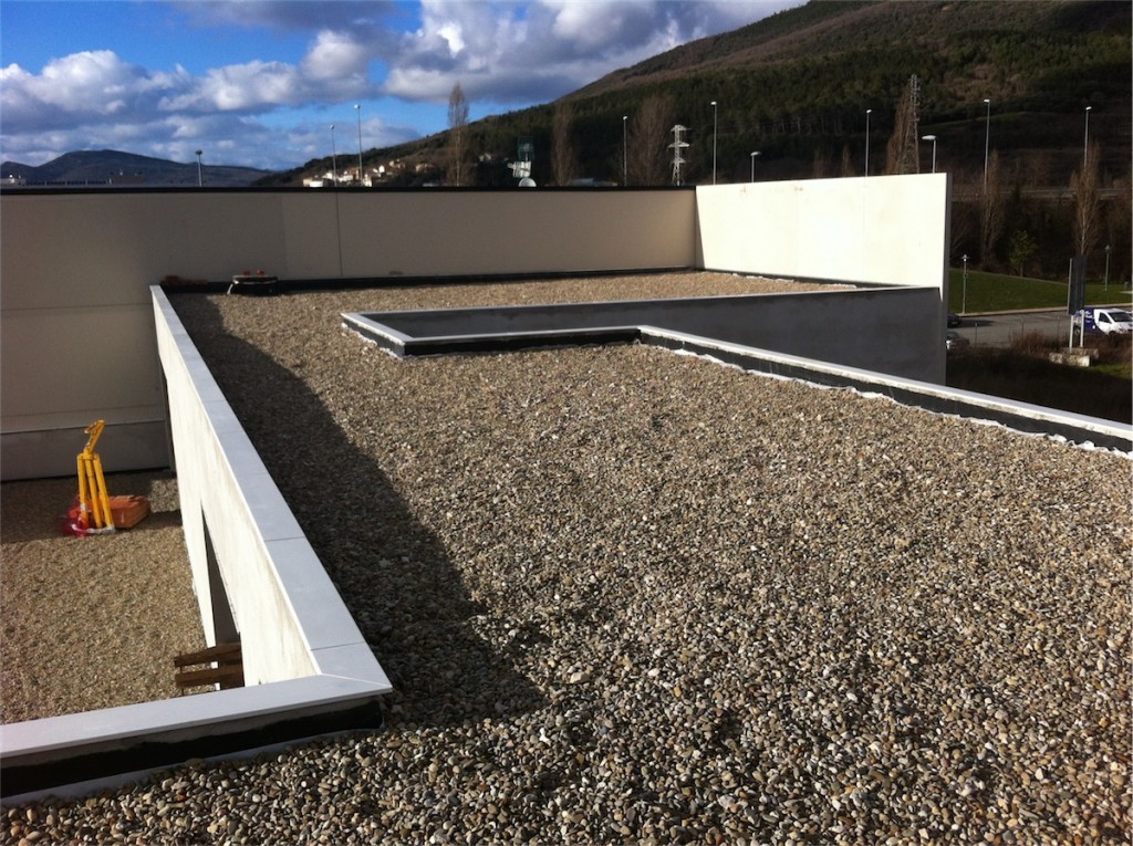 Cubierta invertida clinica en Pamplona – Navimper